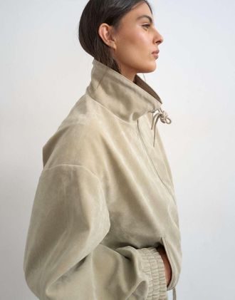 Topshop Jacke in Lederoptik in Taupe mit Knebelverschluss an der Taille und Rei&szlig;verschluss-Braun