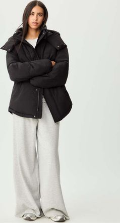 Stradivarius Oversize-Steppjacke in Schwarz mit Kapuze