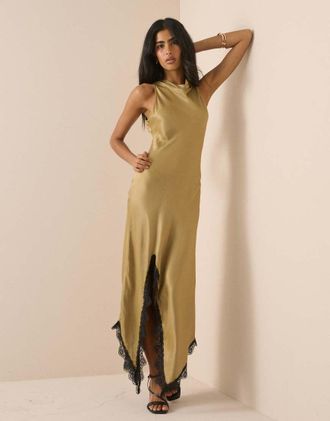 Nobody's Child Marta robe longue en satin &agrave; col montant sans manches avec dentelle et ourlet fendu, olive-Vert