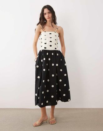 Nobody's Child Felicity - Robe bandeau mi-longue &agrave; pois et bretelles fines pour grandes occasions - Noir et blanc-multicolore