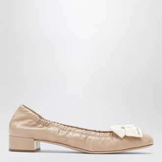 Prada Sandfarbene Ballerinas mit Maxi-Schleife