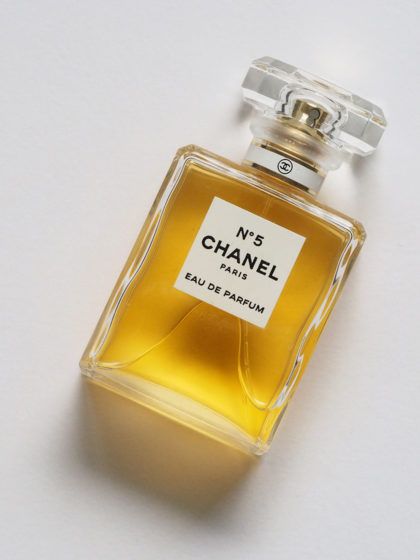 Lady in Red: Chanel No. 5 kommt jetzt in dieser festlichen Limited Edition