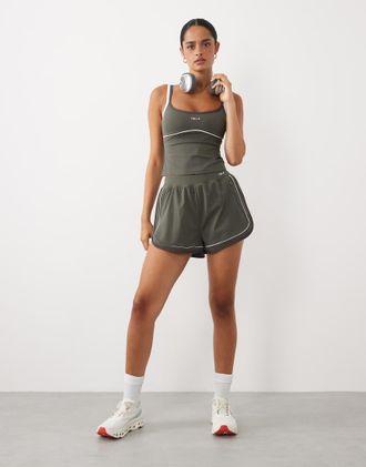 Tala SkinLuxe short r&eacute;tro contrast&eacute; en olive fonc&eacute;-Vert