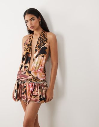 Tiger Mist Indi - Tailliertes Neckholder-Minikleid mit Leoparden-Blumenmuster und Zipfelsaum-Mehrfarbig