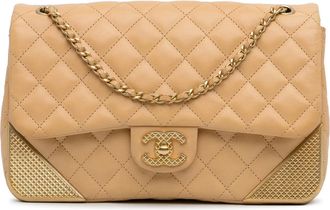 Chanel Hobo Bags - Medium Classic Lambskin Metal Edge Shoulder Bag - Gr. unisize - in Gelb - f&uuml;r Damen