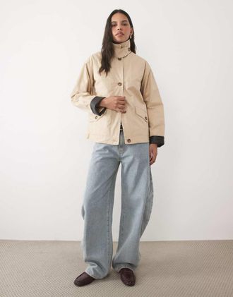 New Look Barnjacke mit Kontrastkragen aus Lederimitat in Stein-Neutral