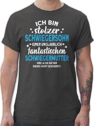 Shirtracer T-Shirt Herren - Spr&uuml;che Statement - Stolzer Schwiegersohn I Schwiegermutter Sie hat Mir Dieses Shirt geschenkt I - XL - Dunkelgrau - Geschenke f&uuml;r sc