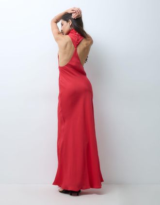 Asos robe longue en satin coupe en biais sans manches &agrave; col chemin&eacute;e rouge