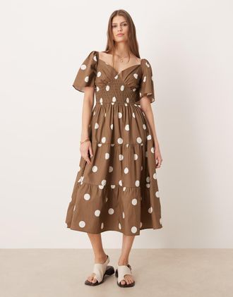 Glamorous Robe longueur mollet &agrave; pois et volants &eacute;tag&eacute;s avec col V - Marron/blanc-Brown