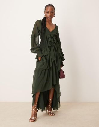 Asos Robe longue &agrave; ourlet asym&eacute;trique et plis nervur&eacute;s avec volants et d&eacute;collet&eacute; en V - Olive fonc&eacute;-Vert