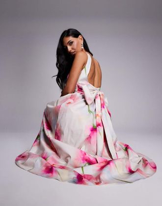 Asos Hochwertiges Maxikleid mit &uuml;berdimensionalem Blumenmuster-Bunt