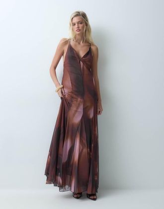 Asos Mesh-Maxikleid mit tiefem Ausschnitt und abstraktem Print in Lila-Multi