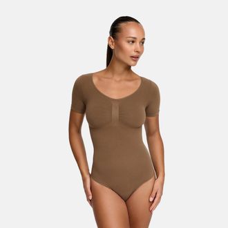creamy fabrics T-Shirt Bodysuit Sculpting Shapewear mit String