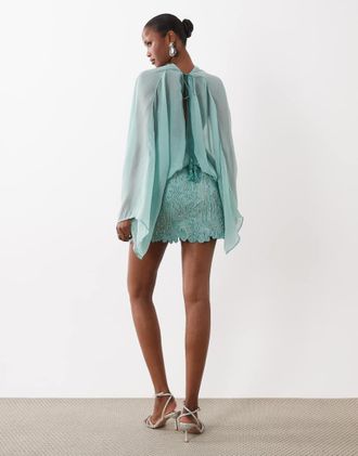 Asos Robe courte dos nu avec cape et jupe &agrave; ornements - Bleu