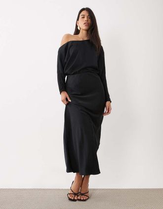 Asos robe longue &agrave; &eacute;paules tombantes noire