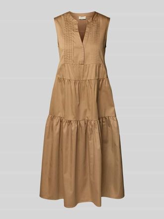 Milano Knielanges Kleid im Stufen-Look mit V-Ausschnitt