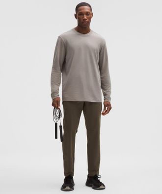 lululemon Zeroed In Hose im Slim Fit f&uuml;r M&auml;nner - Gr&ouml;&szlig;e 2XL in Olive Brown