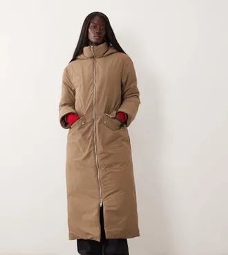 Asos Tall ASOS DESIGN Tall lange wattierte Jacke mit Kapuze in Pilzbraun
