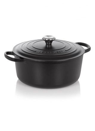 LE CREUSET Le Creuset Signature Gusseisen-Bräter mit Deckel, Ø 20 cm, Rund, Für alle Herdarten und Induktion geeignet, Volumen: 2,4 l, 3,092 kg, Schwarz, 2117720
