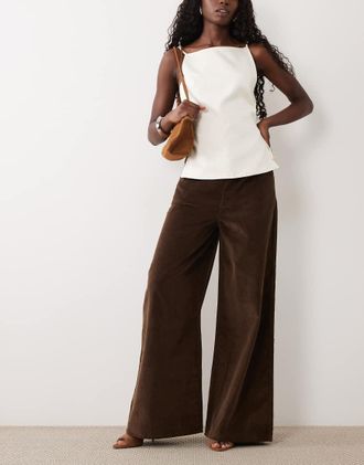 Calvin Klein Jeans jean large en velours c&ocirc;tel&eacute; marron