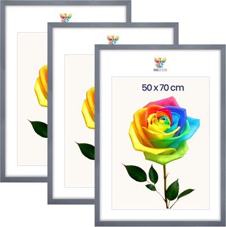 MG Design 3er Set Bilderrahmen 50 x 70 cm - Posterrahmen mit Grau Echtholzrahmen und bruchsicherem Acrylglas, Hoch & Quer mit stabiler Wandaufh&auml;ngung