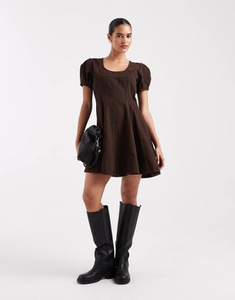 Asos Mini-Jeanskleid in Schokobraun mit Ziernaht-Brown