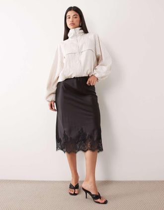 Gina Tricot Gina Tricot jupe en satin &agrave; bordure en dentelle noire