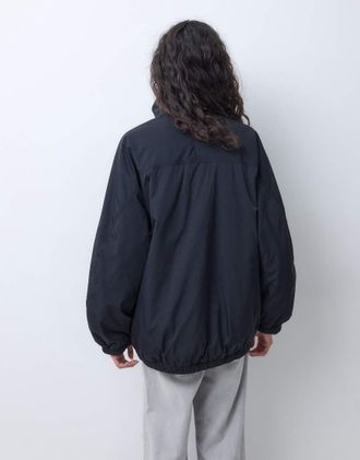 Arket Nylon-Windbreaker mit Taillenbund in Schwarz