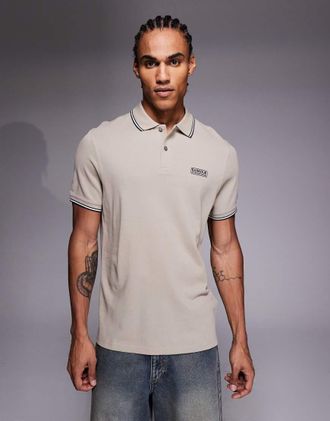 Barbour Evan - Kurz&auml;rmliges Polohemd in Beige mit Logo und Zierstreifen-Neutral