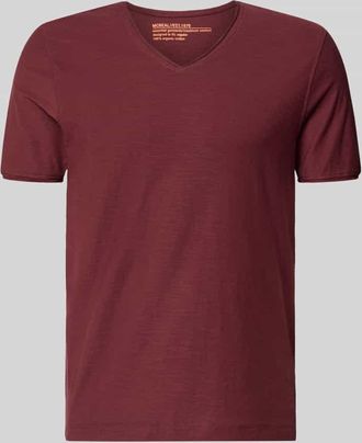 Mc Neal T-Shirt mit V-Ausschnitt und Rollsaum