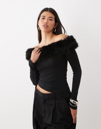 I.AM.GIA Cecily top en maille asym&eacute;trique &agrave; bordure faux-fur noir