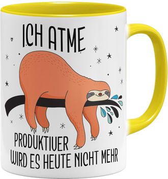 OM3 lustige Faultier Kaffee-Tasse mit Spruch - Ich atme produktiver wird es heute nicht mehr - Sloth - Keramik Becher - 325ml - Beidseitig Bedruckt - Gelb