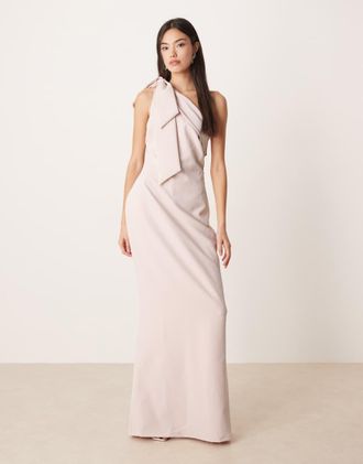 Pretty Lavish Nevaeh - Robe longue et asym&eacute;trique pour demoiselle dhonneur en cr&ecirc;pe &agrave; d&eacute;tail noeud - Rose blush