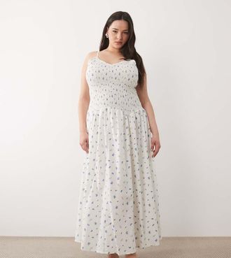 Esm&eacute;e Esm&eacute;e Curve - Robe de plage longue &agrave; fronces et taille basse - Bleu &agrave; petites fleurs-multicolore
