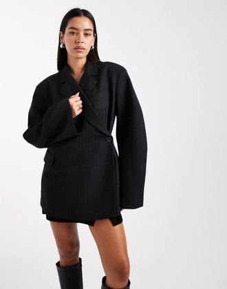 Asos Blazer cache-coeur coupe ultra crois&eacute;e &agrave; fines rayures - Noir