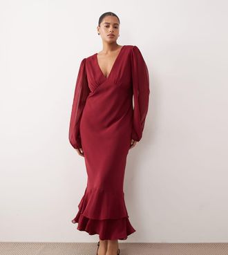 Lace & Beads Plus Robe longue en mousseline &agrave; manches ballon et ourlet volant&eacute; avec d&eacute;collet&eacute; plongeant - Bordeaux-Rouge