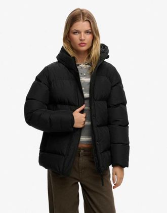 Superdry mittellange Sport-Steppjacke mit Kapuze in Schwarz
