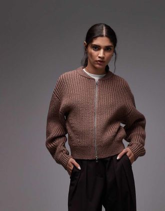 & Other Stories Gilet style bomber en maille nervur&eacute;e avec &eacute;tiquette en cuir - Marron fonc&eacute;-Brown