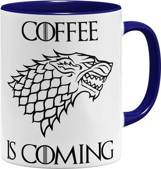 OM3 Coffee is Coming Statement Tasse mit Spruch - Keramik Becher - 11oz 325ml - Beidseitig Bedruckt - Dunkelblau