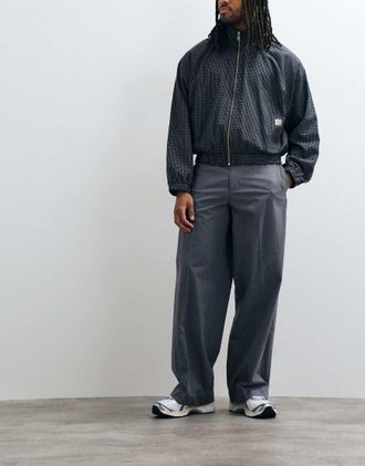 Weekday Pantalon habill&eacute; &agrave; pinces sur le devant - Gris fonc&eacute; chin&eacute;