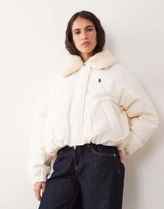 Polo Ralph Lauren Bomberjacke im Fliegerstil mit Borg-Kragen in Cremewei&szlig;