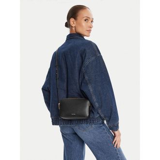 Calvin Klein Handtasche Calvin Klein Foil Logo Elongated Camera Bag LV04F3276G Schwarz