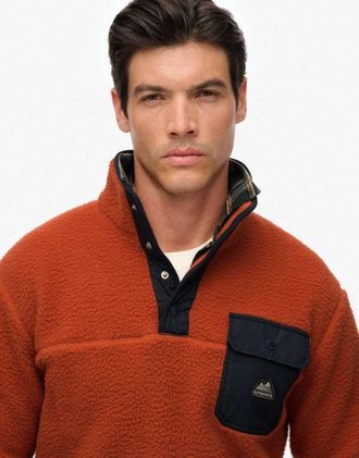 Superdry Fuji - Pull en polaire avec col &agrave; boutons-pression - Orange mangue
