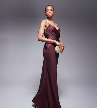 Asos Tall ASOS DESIGN Tall - Camisole-Maxikleid in Schokobraun aus Chiffon mit Satin-Overlay auf der Brustseite