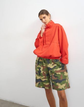 Topshop top en jean &agrave; col chemin&eacute;e et ourlet boule rouge-Bleu