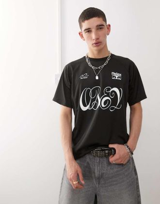 Obey Plaza Active - Fu&szlig;ball-T-Shirt in Schwarz mit Logo-Grafikprint