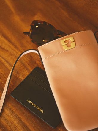 Gerard Darel Porte t&eacute;l&eacute;phone en cuir - LADYPHONE - Nude