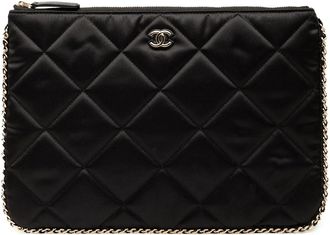 Chanel Clutches - CC Quilted Satin Chain Around Clutch - Gr. unisize - in Schwarz - für Damen