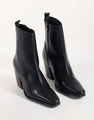 Asos Chelsea-Boots mit Absatz und Natursohle aus schwarzem Leder
