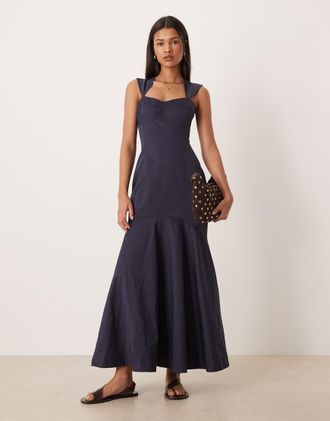 Asos Robe longue en coton structur&eacute; nou&eacute;e dans le dos &agrave; taille basse - Bleu marine